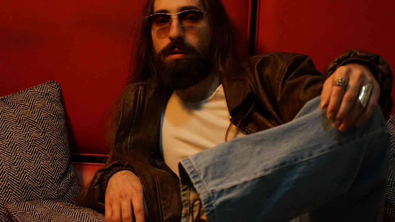 Sanatçı Emre Fel kimdir? Nereli ve kaç yaşında? - İleri Gazetesi ...