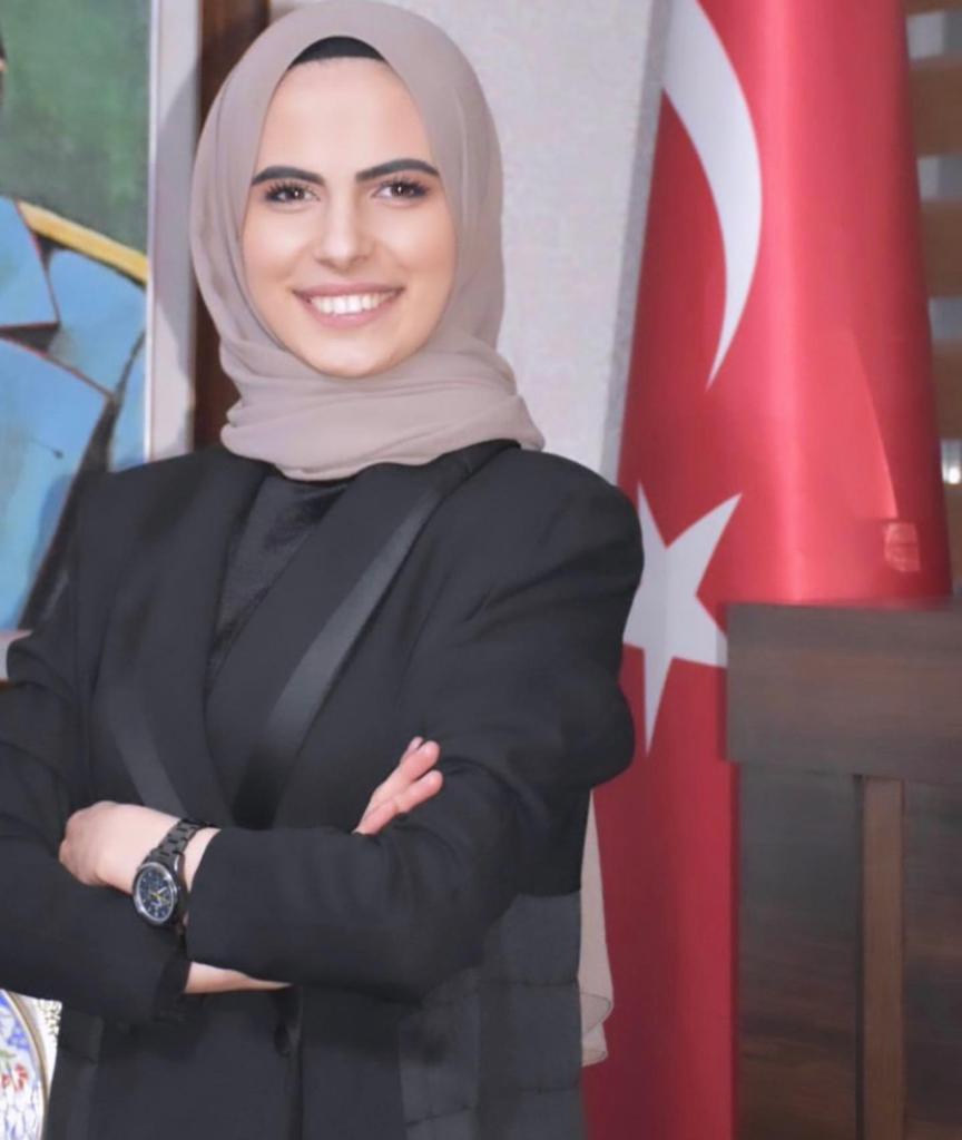 Elif Laçin Kimdir? Sosyal Sorumluluk Projeleri ve Siyasi Çalışmalarıyla ...
